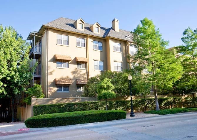 State Thomas Apartments Near Downtown - The Urban Avenue