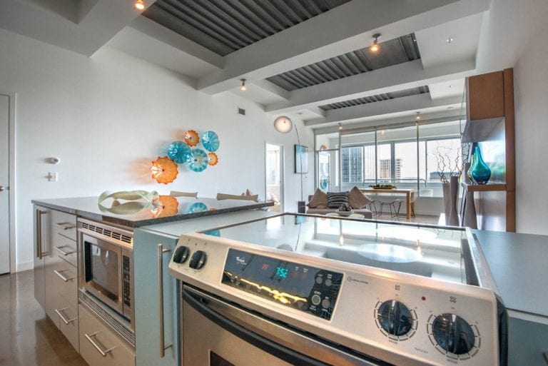 Downtown Dallas Modern High Rise Lofts - The Urban Avenue