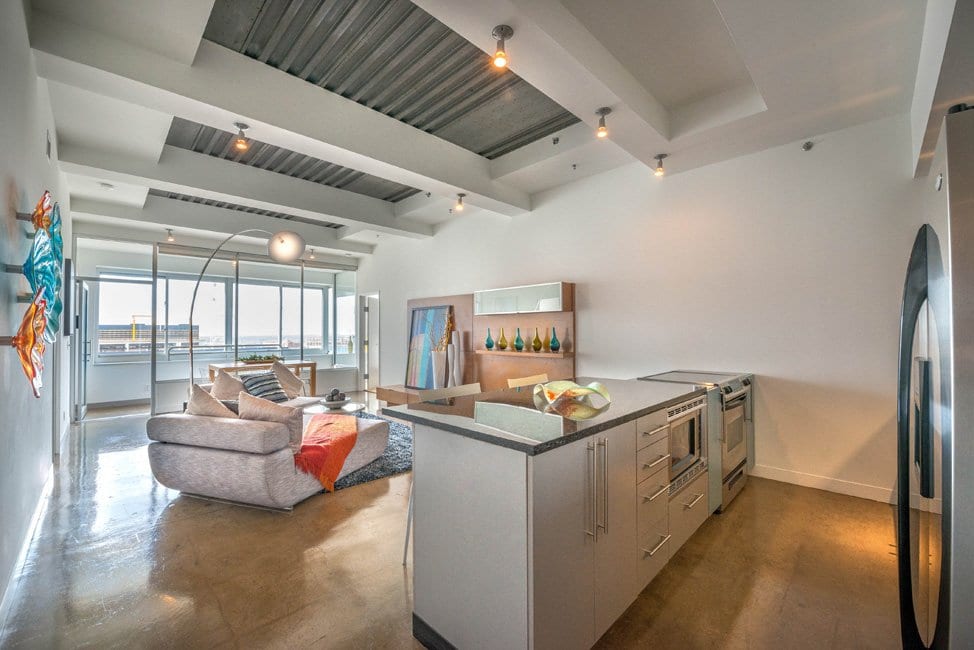 Downtown Dallas Modern High Rise Lofts - The Urban Avenue